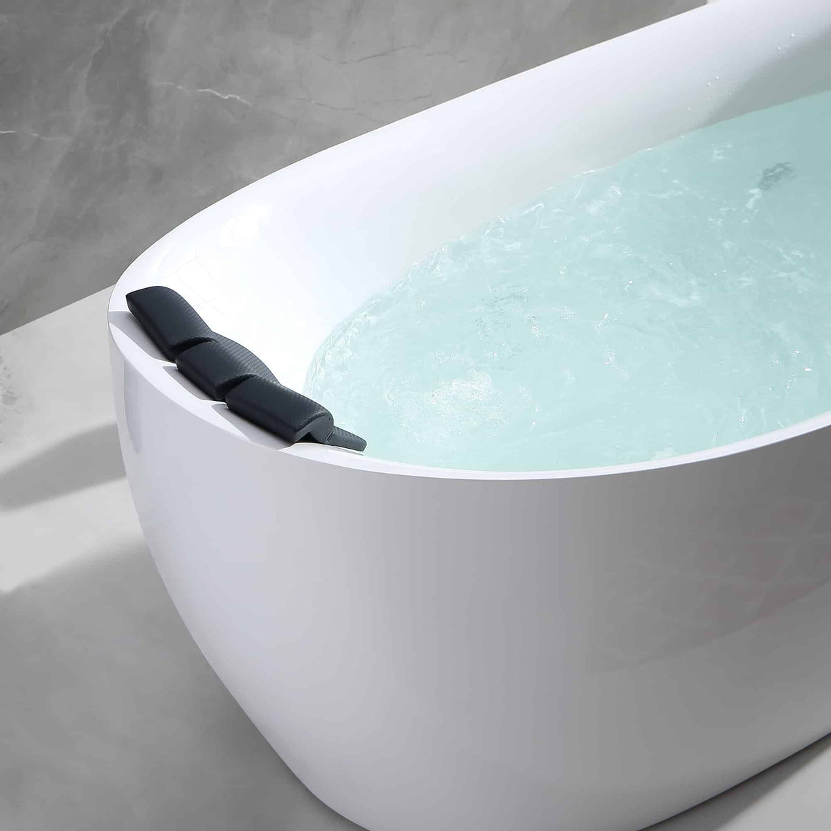 Luxurious Comfort: Oval Whirlpool Tubs | Empava 67AIS02